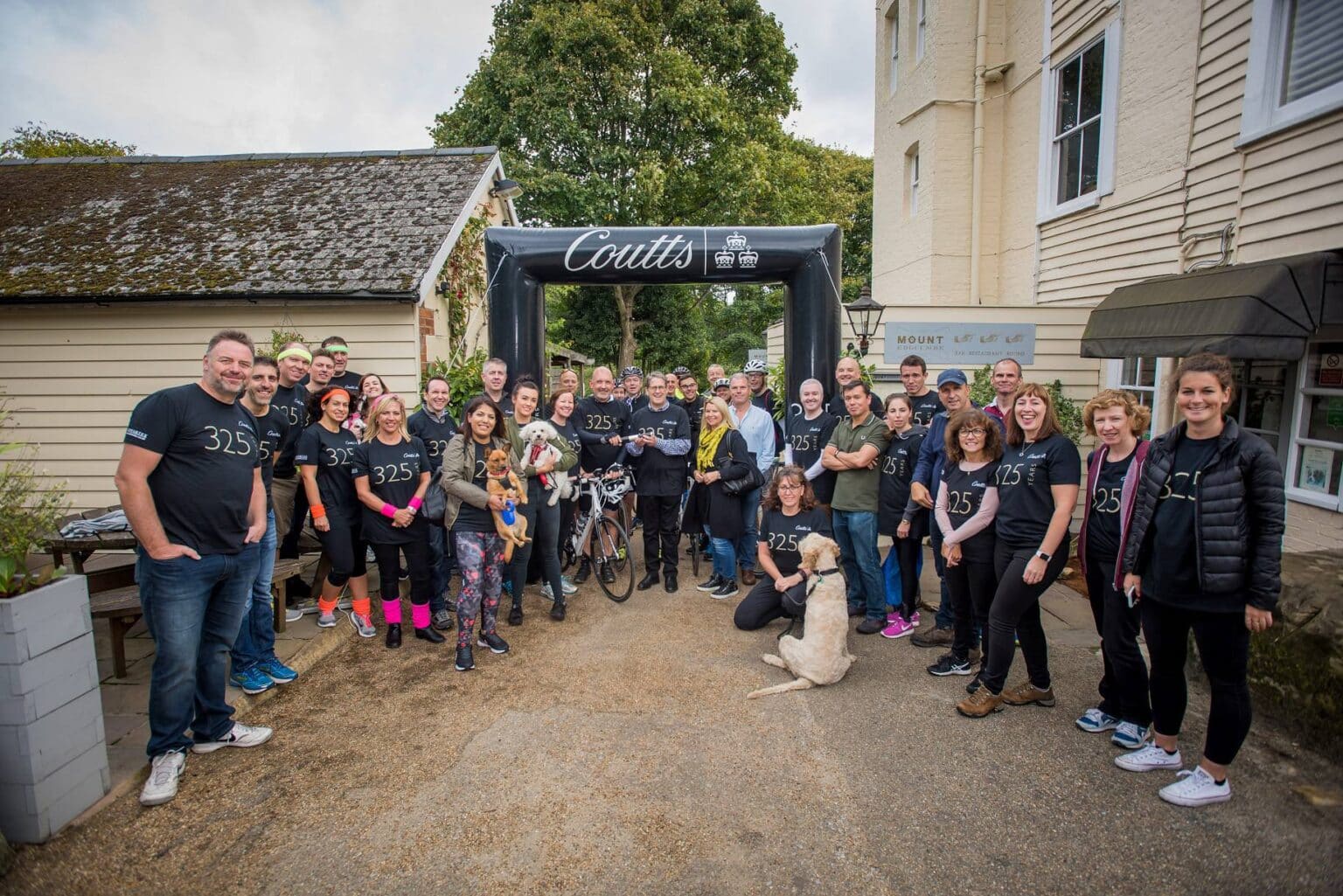 Coutts staff celebrate 325 year anniversary