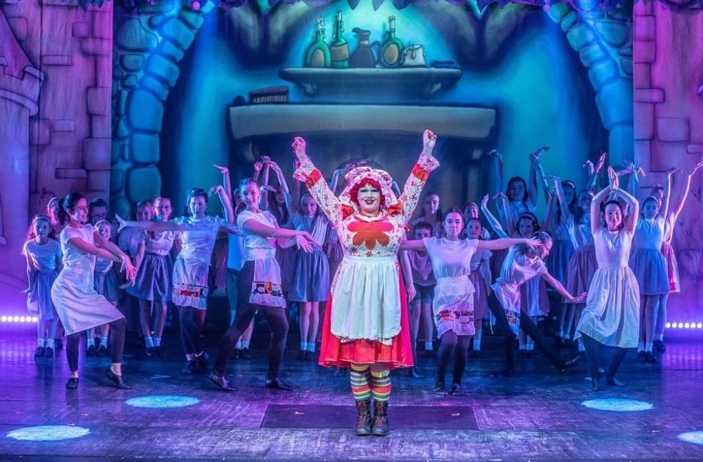 The stage may be paved with gold for young Talentz old and new!
